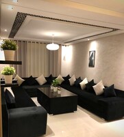 Apartamento conforto, 2 quartos, cozinha, vista para a cidade | Área de estar | TV