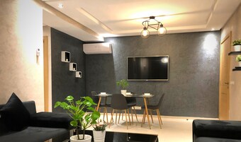 Apartamento conforto, 2 quartos, cozinha, vista para a cidade | Área de estar | TV