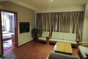 Suite Executiva | Sala de estar | Televisor 