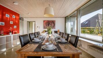 Villa Comfort, 5 quartos | Sala de estar | TV de ecrã plano