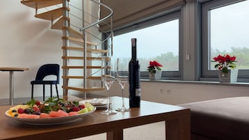 Dúplex Exclusivo | Roupa de alta qualidade, minibar, cofre no quarto, secretária 