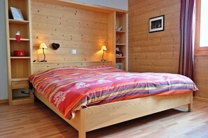 Apartamento, 3 quartos, varanda, vista para a montanha | 3 quartos, Wi-fi grátis, roupa de cama fornecida 