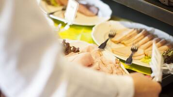 Pequeno-almoço tipo buffet diário incluído