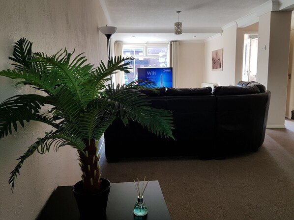 Casa, 3 quartos | Área de estar | TV de tela plana