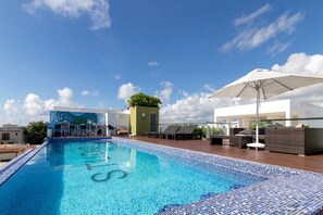 Piscina externa, piscina infinita