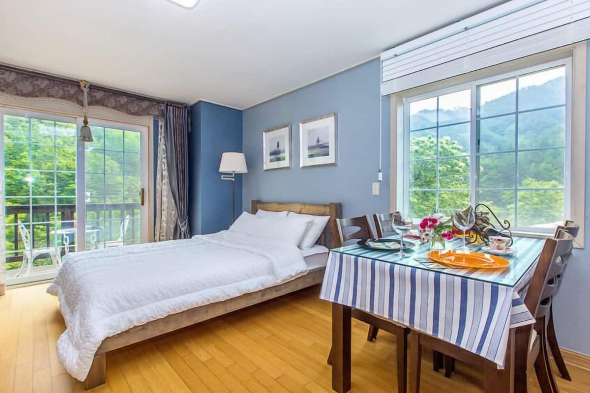 Quarto (Lenok) | Roupas de cama premium, Wi-Fi de cortesia