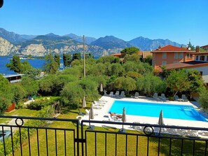 Suíte clássica, 1 quarto, sacada, ao lado do lago | Vista do quarto