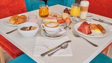 Café da manhã (EUR 9 por pessoa)