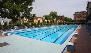 Piscina exterior sazonal 