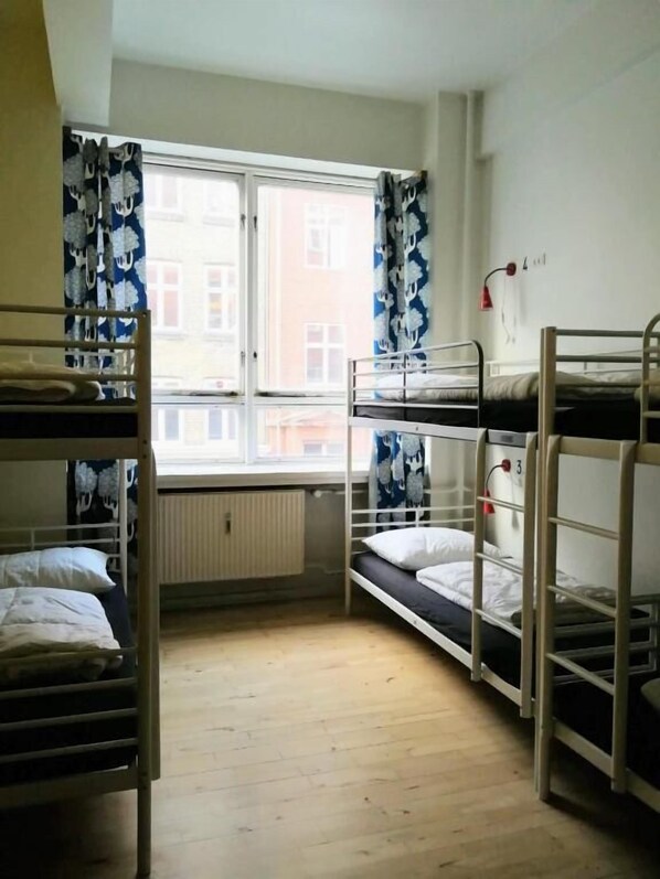 Wi-Fi de cortesia, roupa de cama