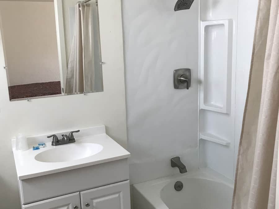 Quarto Standard | Casa de banho | Artigos de higiene pessoal grátis, um secador de cabelo
