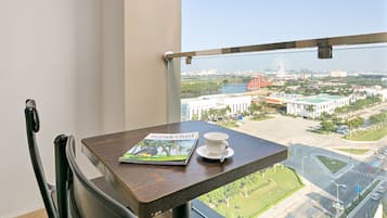 Apartamento Familiar, 2 quartos, vista para o rio | Terraço/pátio interior