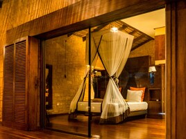 Quarto casal superluxo, suíte, vista para a piscina (Figue de barbarie) | Roupas de cama premium, cortinas blackout, individualmente decorados