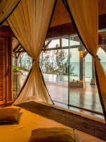 Quarto casal superluxo, suíte, vista para a piscina (Figue de barbarie) | Roupas de cama premium, cortinas blackout, individualmente decorados