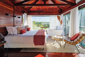 Cabana de Madeira de Luxo, vista para o lago | Minibar, secretária, secretária adequada para computadores portáteis