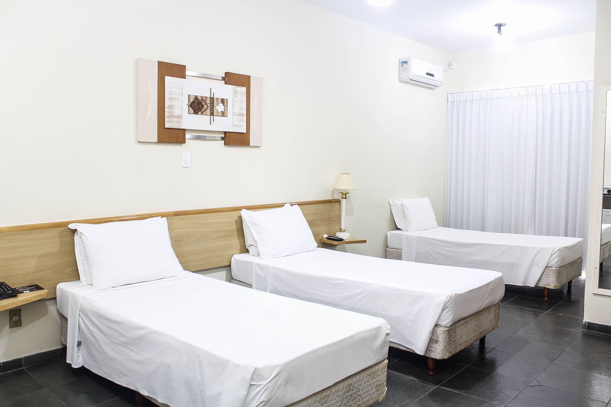 Minibar, cofre no quarto, secretária, Wi-fi grátis 