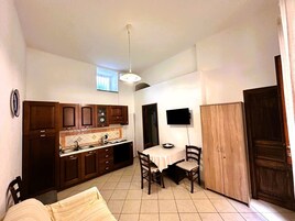 Apartamento, terraço, vista parcial para o mar | Cozinha privada | Geladeira grande, cooktop, máquina de café expresso, cafeteira/chaleira