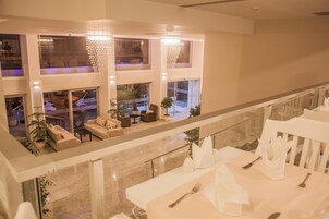 Pequenos-almoços, almoços, jantares servidos, cozinha turca 