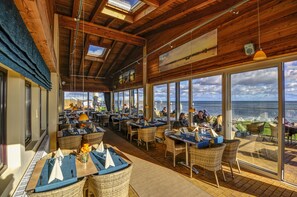 3 restaurantes, pequenos-almoços servidos, cozinha internacional