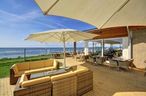 3 restaurantes, pequenos-almoços servidos, cozinha internacional