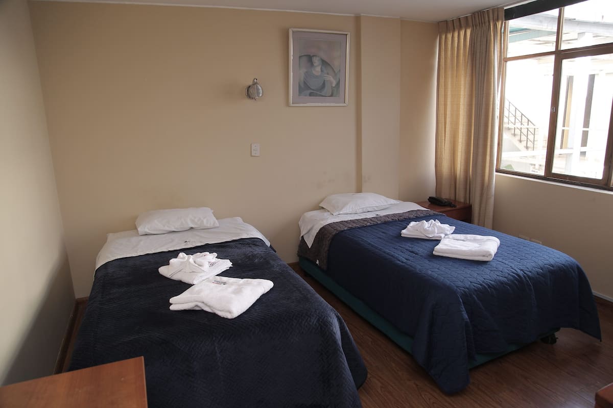 Escrivaninha, Wi-Fi de cortesia, roupa de cama