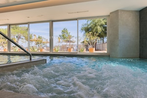 Sauna seca, banheira de hidromassagem, tratamentos corporais