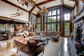 Casa, 6 quartos | Sala de estar