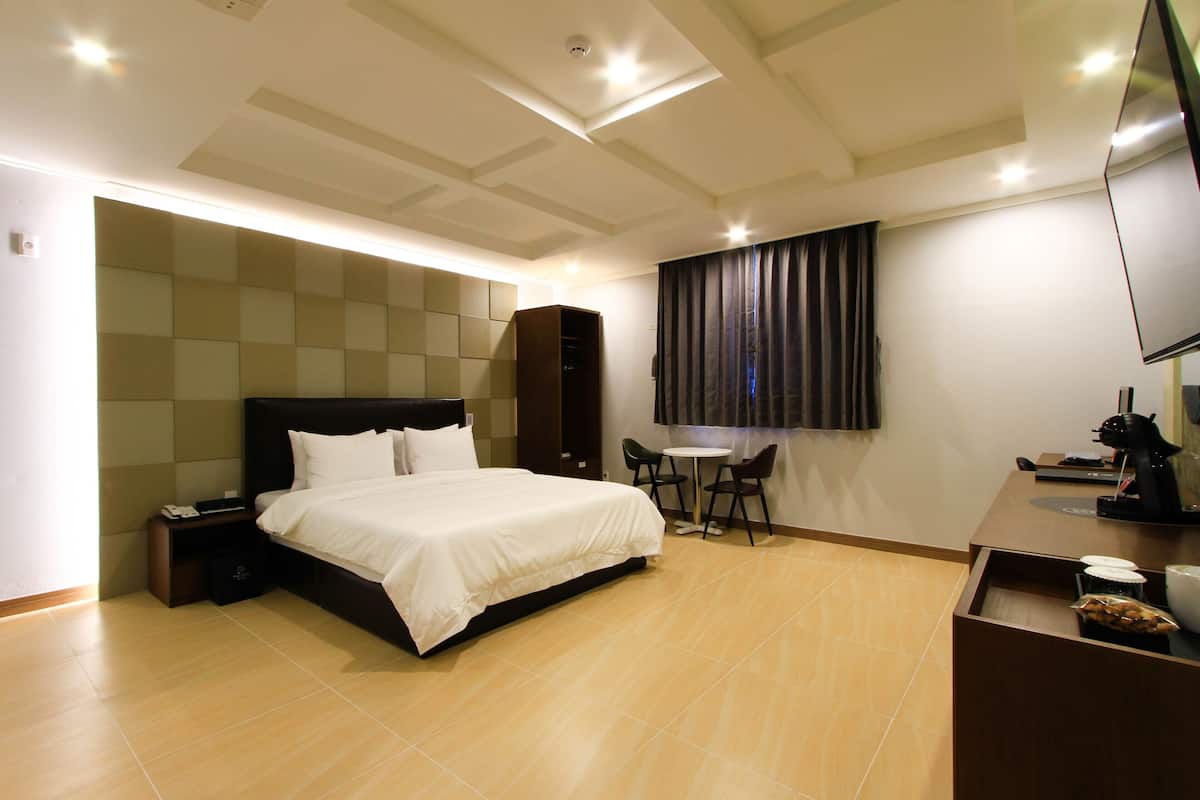 Quarto Duplo Deluxe, não fumadores | Roupa de alta qualidade, secretária