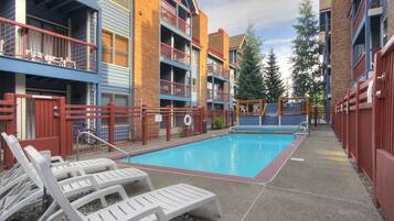 Apartamento em Condomínio Fechado, 1 quarto | Piscina | Piscina exterior, uma piscina aquecida