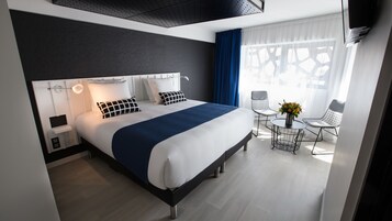 Quarto casal superior | Cofres nos quartos, individualmente decorados