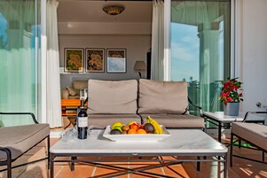 Vila, 4 quartos, piscina particular | Terraço/pátio