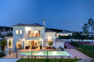 Villa Comfort, 4 quartos, piscina privativa | Piscina exterior | Piscina exterior sazonal 