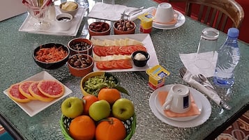Pequeno-almoço inspirado na cozinha local diário incluído