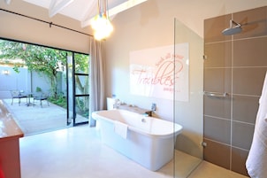Casa de Luxo, 4 quartos | Casa de banho | Artigos de higiene pessoal grátis, um secador de cabelo, roupões