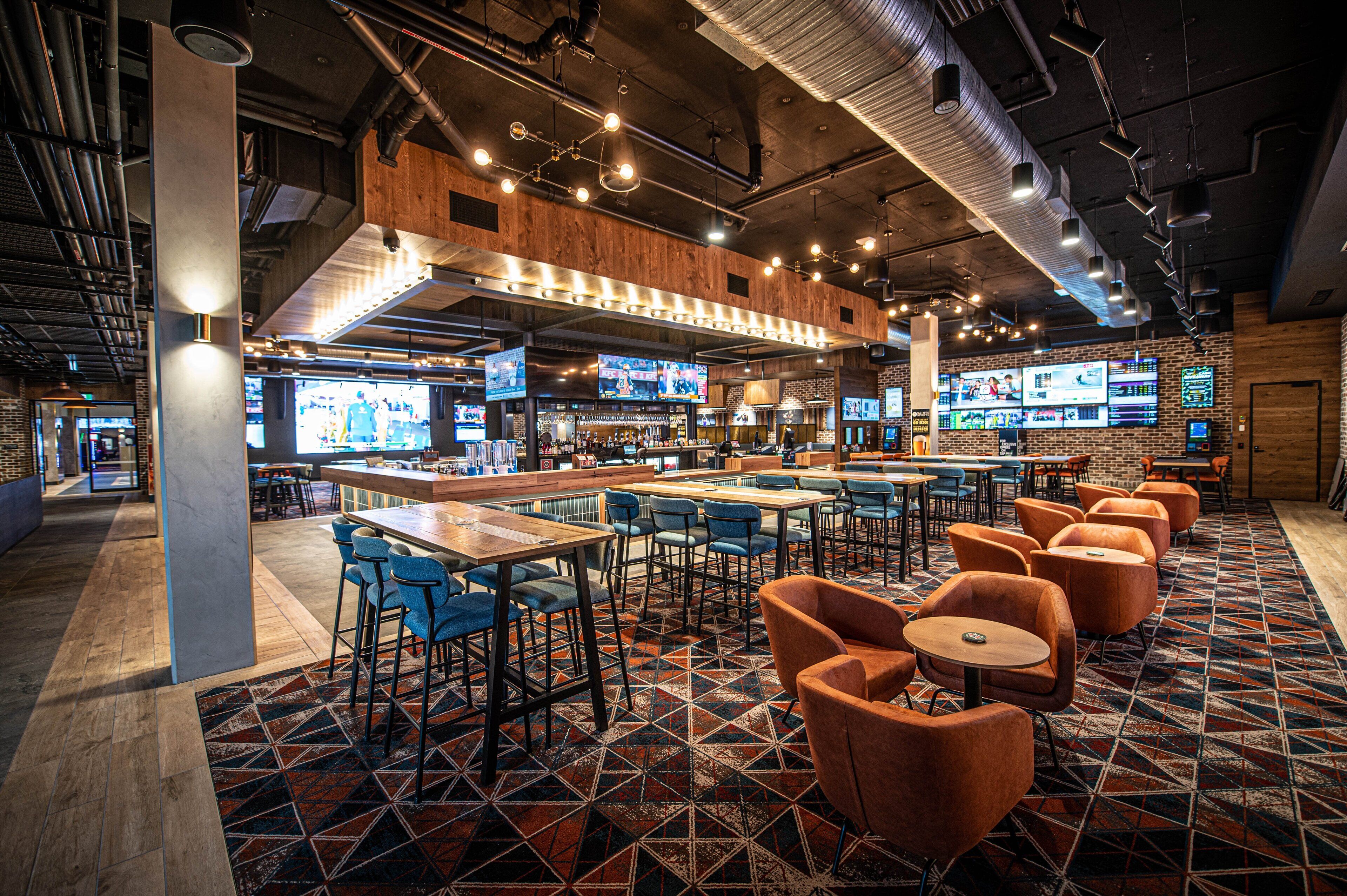 6 bares/lounges, bar de esportes