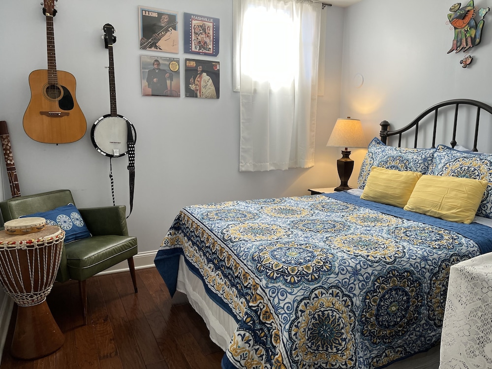 3mi To Downtown, Packed W/ Extras, Serene Porch, Swings, Lights & Music - Hendersonville, TN