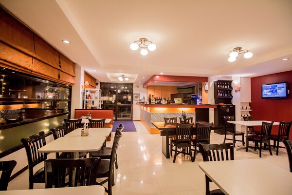 The Red Palm Suites And Restaurant - Butuan City