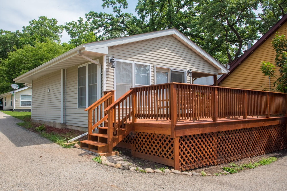 Enjoy Your Vacation On Lake Pistakee Of The Chain - Illinois