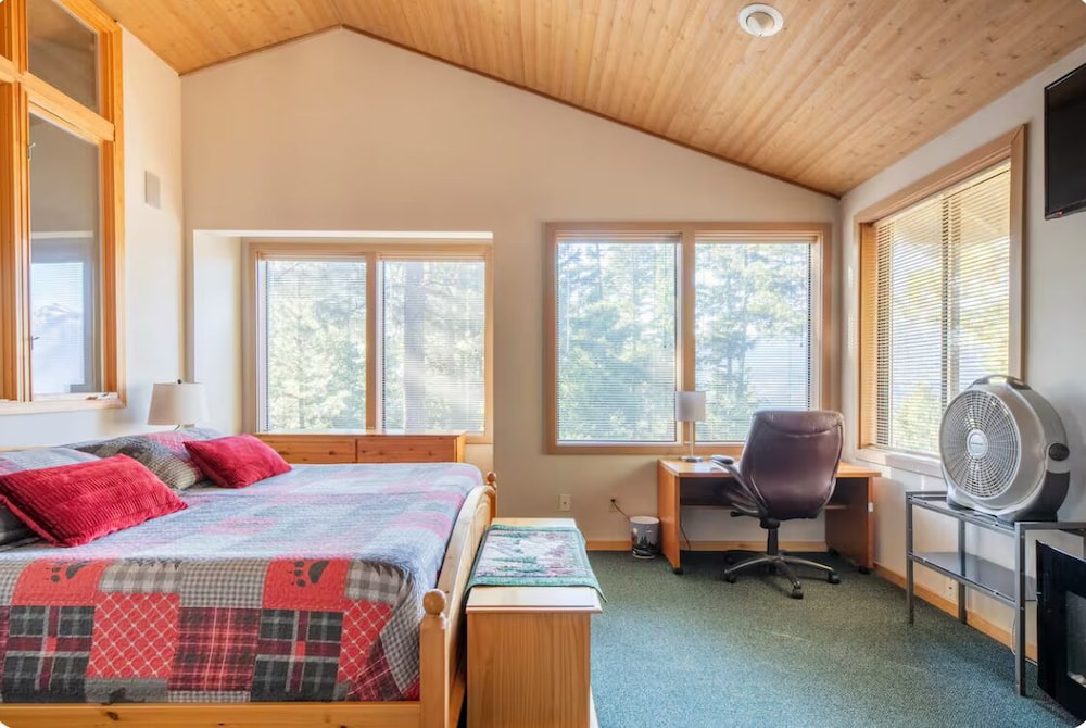 Top-rated! August Dates Available! Quiet, Private, Views, Spa ,Fire-pit. - Roslyn, WA