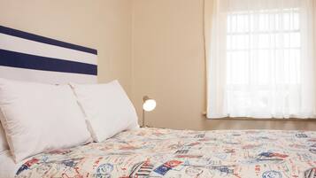 Quartos à prova de som, Wi-Fi de cortesia, roupa de cama