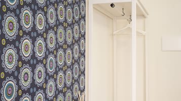 Quarto Duplo ou Twin | Edredões de penas, cofre no quarto, secretária