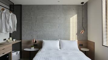 Quarto Duplo Standard, 1 cama de casal, não fumadores, Vista para a cidade | Com decoração personalizada, cortinas/cortinados opacos, Wi-fi grátis