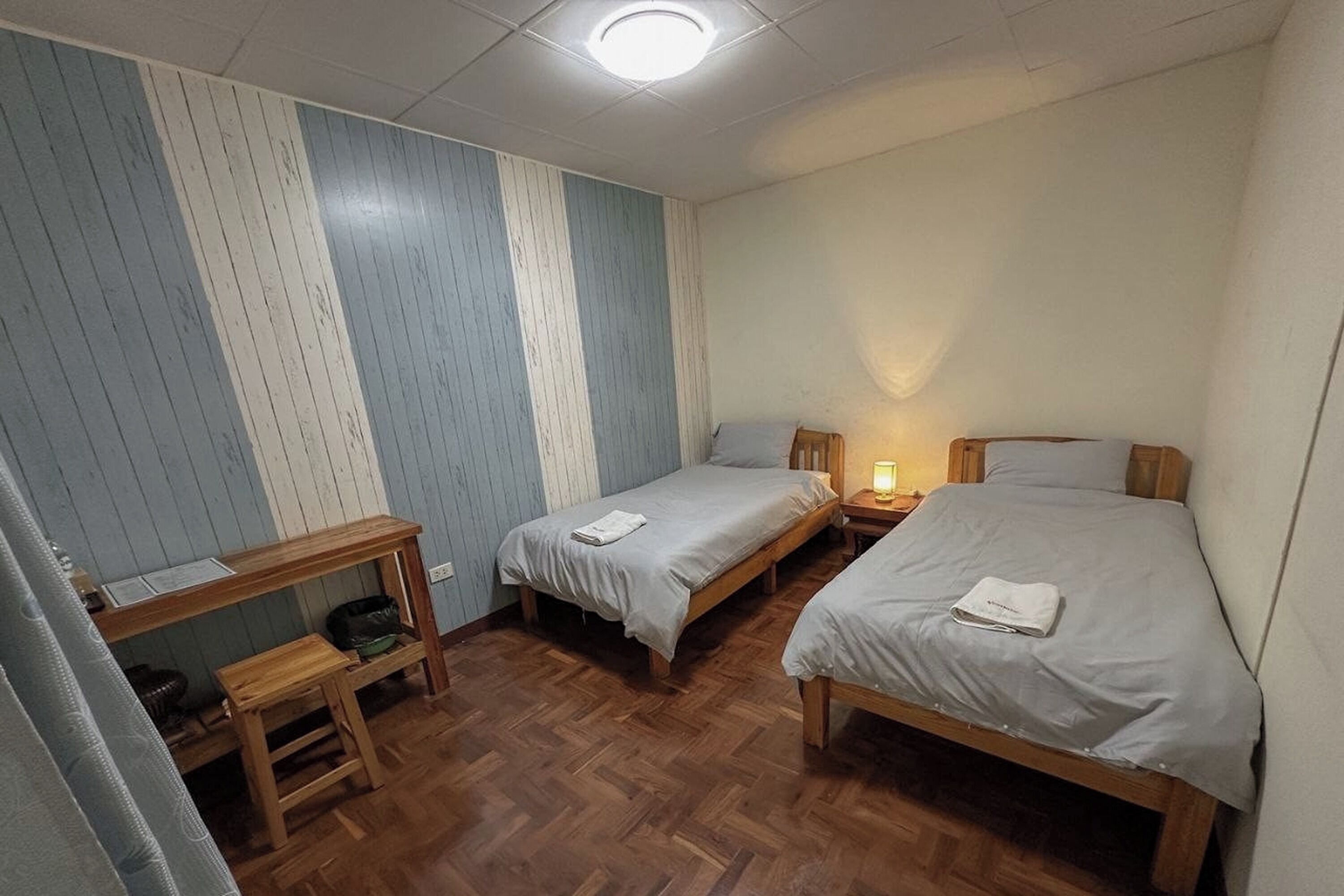 Quarto Twin, casa de banho privativa | Wi-fi grátis, roupa de cama fornecida 