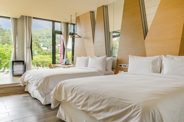 Quarto quádruplo luxo, sacada | Cortinas blackout, quartos à prova de som, Wi-Fi de cortesia