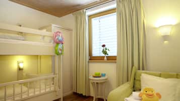 Apartamento Familiar, 2 quartos, vista para a montanha | Roupa de alta qualidade, cofre no quarto, secretária