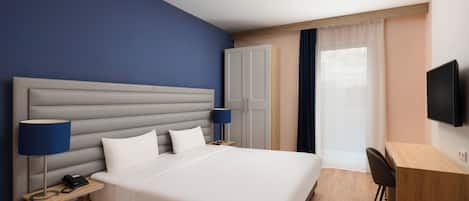 Suite | Cofres nos quartos, escrivaninha, cortinas blackout