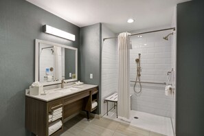 Suite, 1 cama king-size, acessível (Roll-In Shower) | Duche na casa de banho