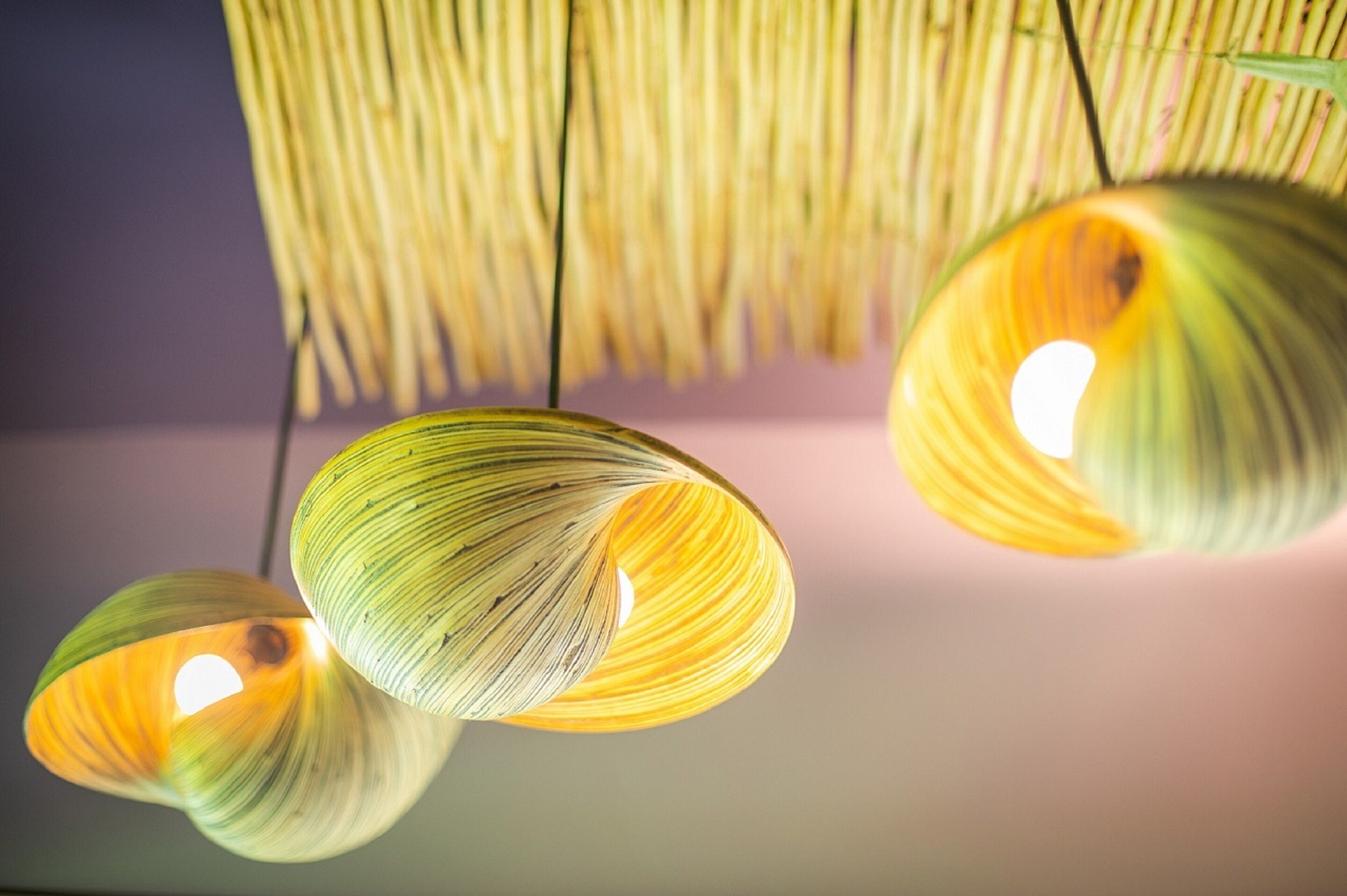 Três lustres com design singular.