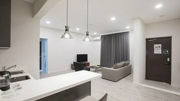 Suite Premium, 3 quartos | Roupa de alta qualidade, cofre no quarto, cortinas/cortinados opacos