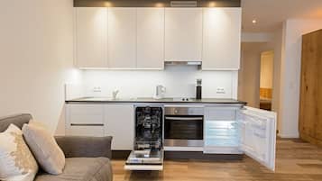 Geladeira, micro-ondas, fogão, cooktop